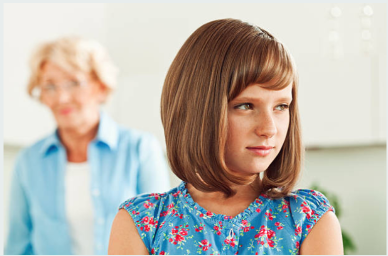 20 Heartbreaking Signs of a Manipulative Mother - Toxic Ties